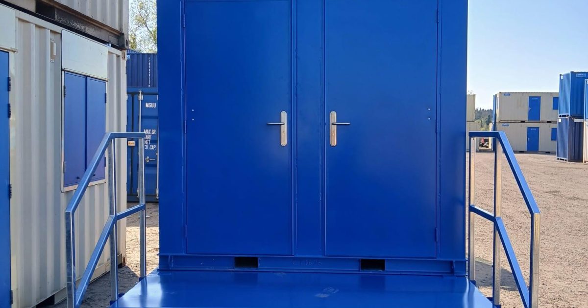 Twin Mains Toilet with Linkable Waste Holding Tank and… | Balloo Hire